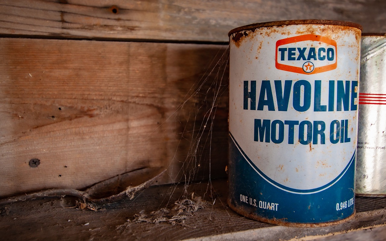 How to Recycle Motor Oil - Ethical Waste